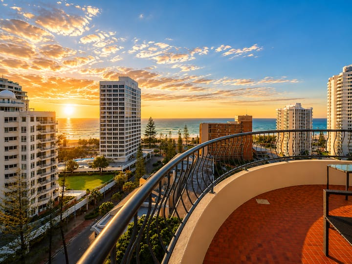 Penthouse Ocean View 2br | Sleeps 8 + Baby | Pool - Surfers Paradise