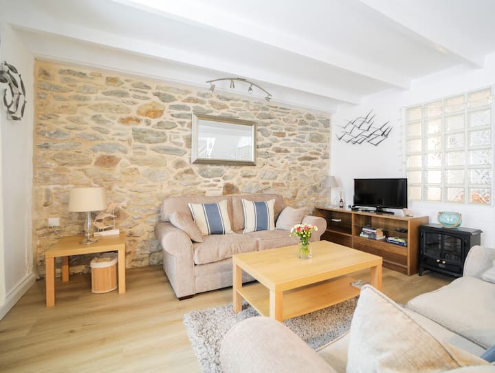 Pebble Cottage - Cosy Stay In Porthleven - Porthleven
