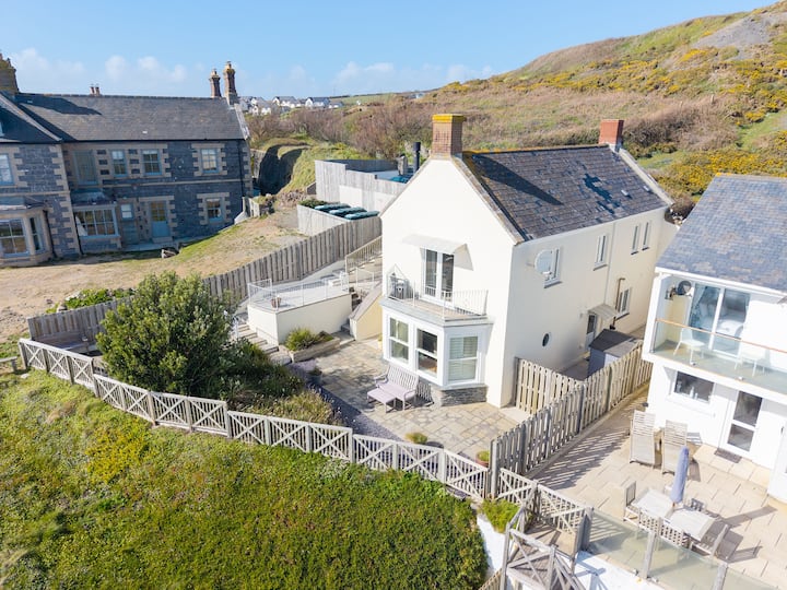 House On The Cliffs - The Coach House - Helston