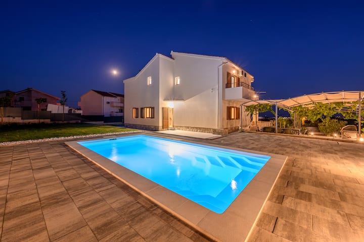Villa Botanica Near Split - Heated Poll & Garden - Split