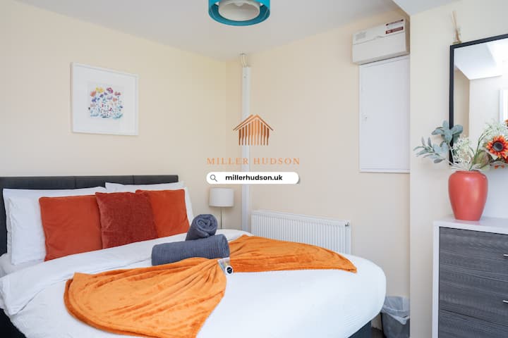 Large 4 Bed, Perfect For Long / Business Stays - 호셤