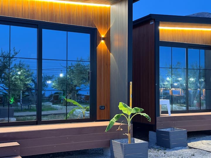 Paradise Beachfront Chalet Nr.6 - Borsh