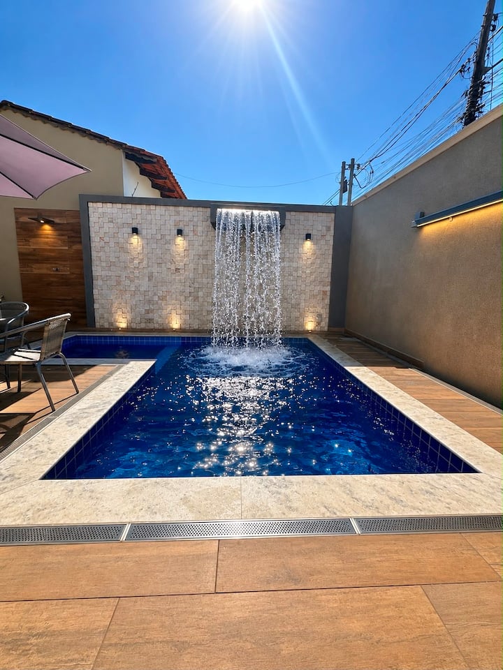 Casa Completa Localizada No Resid. Ville De France - Goiânia