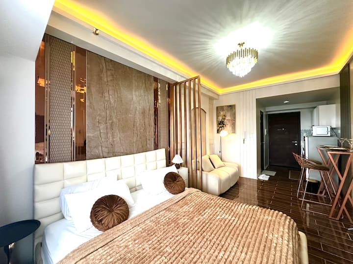 Cozy King Suites W/balcony -Air Residences Makati - Manila