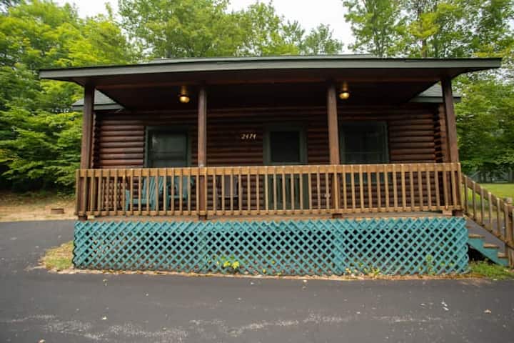 Cabin 2474 - Spacious Log Home Inside Resort - Gaylord, MI
