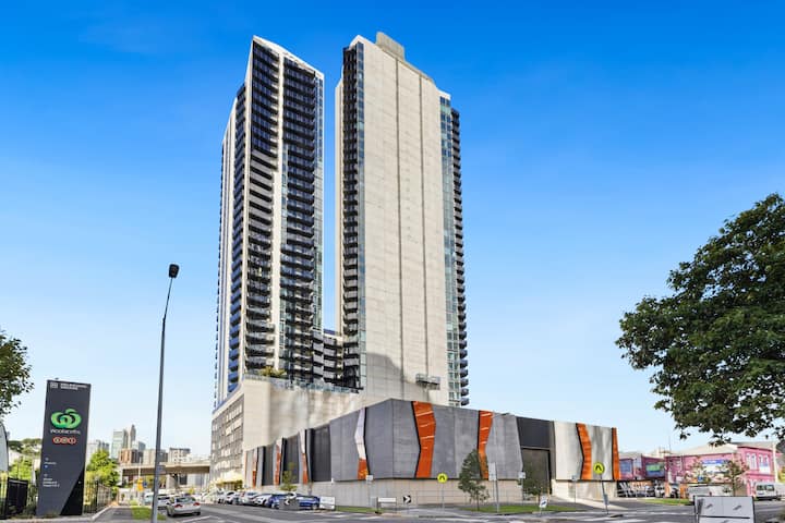 Sleek Southbank Living | Gym, Pool & Central Vibes - メルボルン