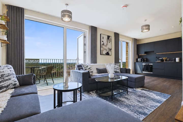 Luxe 2br Penthouse | 4 Stops To Wembley | Sleeps 8 - Watford