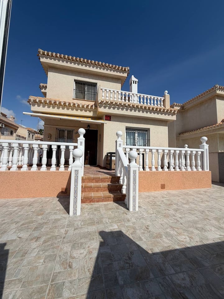 3 Bd Villa In Playa Flamenca, Close To The Beach - Bigastro