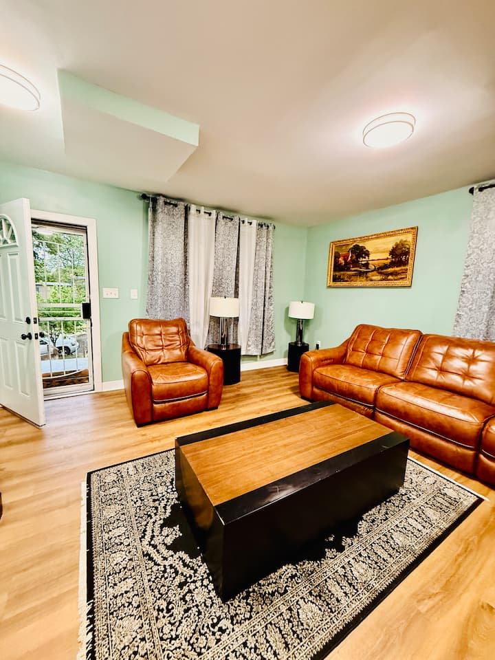 Spacious Dc Retreat | Entire Home Or Rooms - Hyattsville, MD