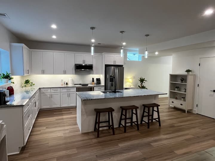 Spacious 2br Little City Escape - Alexandria, VA