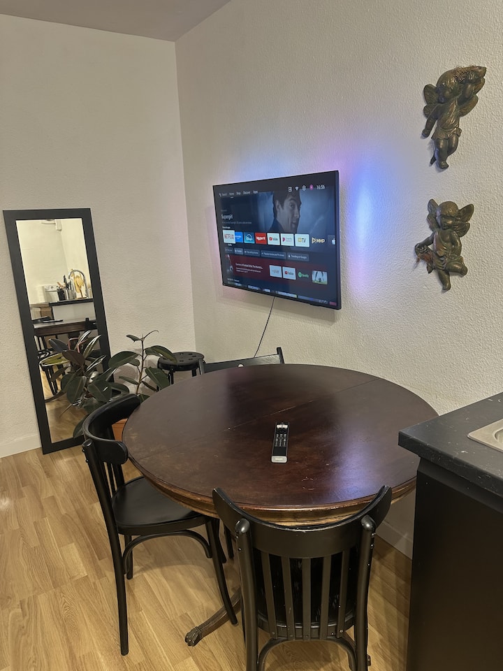 Cozy Apartment 15 Min To The City Center - Sant Just Desvern