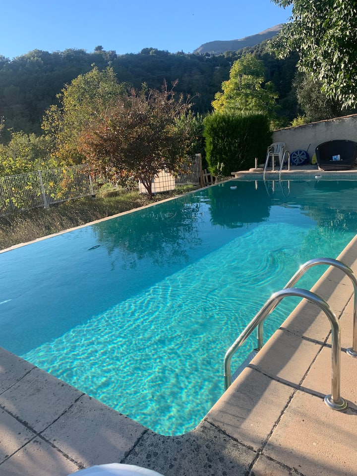 Charming Provençal Villa With Garden Views - Vence