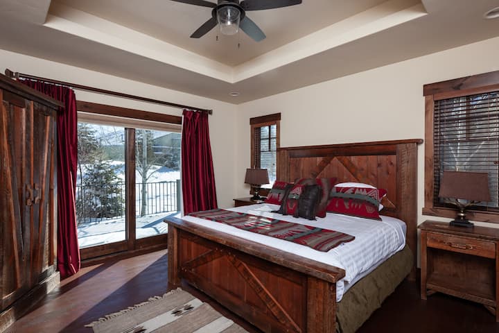 Mountain Retreat | Spa Baths | Private Patio & Bbq - Whitefish, MT