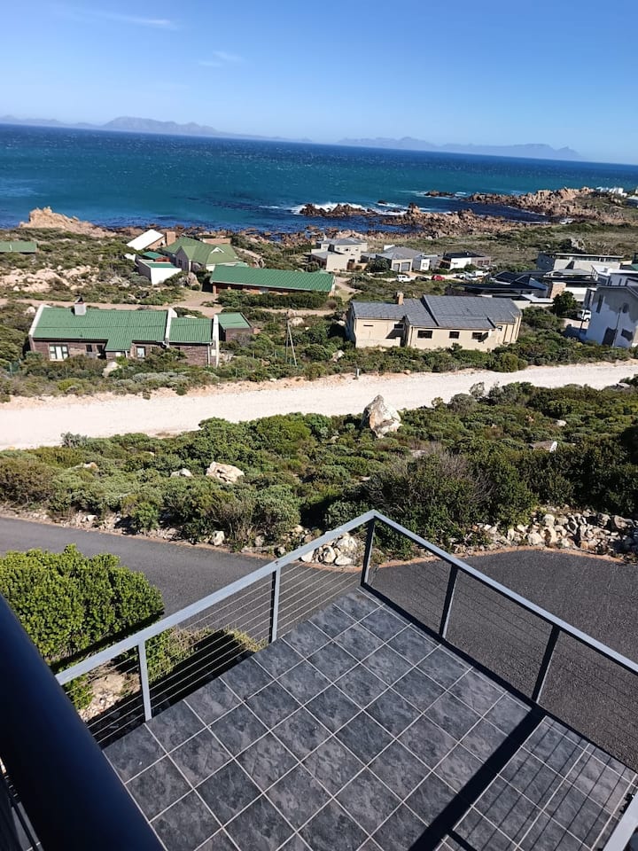Leopard Cove - Rooi-Els