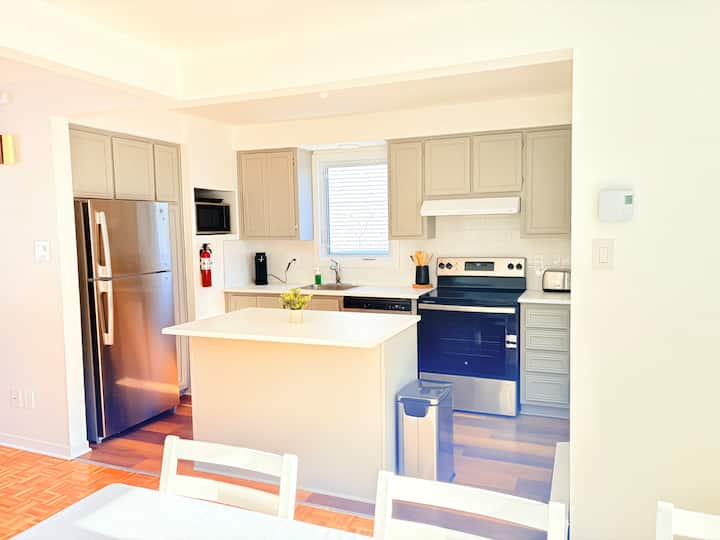 464 - Maison Fraîchement Rénovée - Laval, Canada