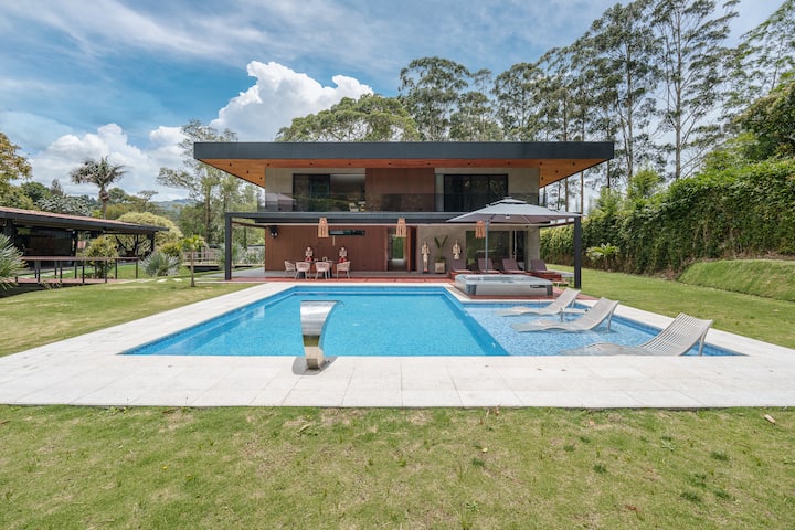 Hidden Gem Retreat 5 Mins To Mde Airport | Pool - Rionegro