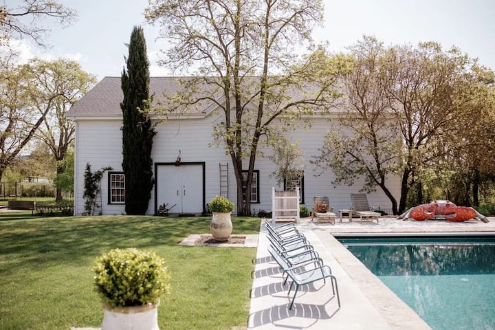 Sonoma Farm Retreat  Poolside Sanctuary - Sonoma, CA