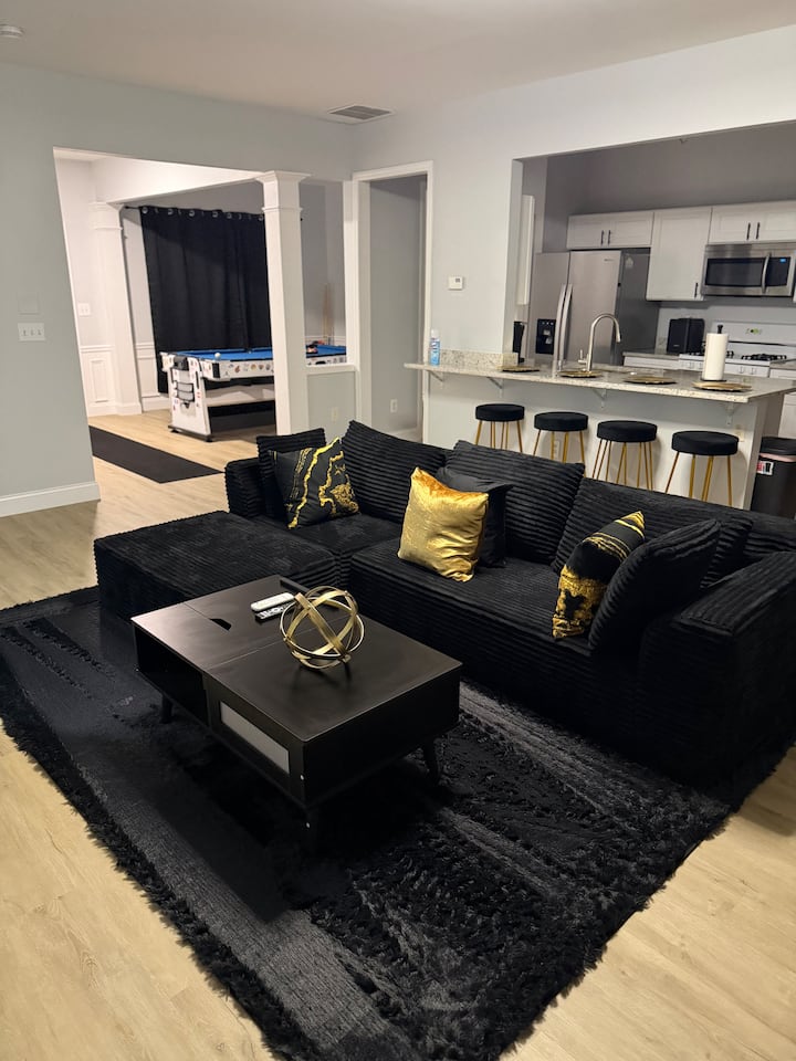 “3br Townhome W/ Game Room | Pool Table + Garage” - Duluth, GA
