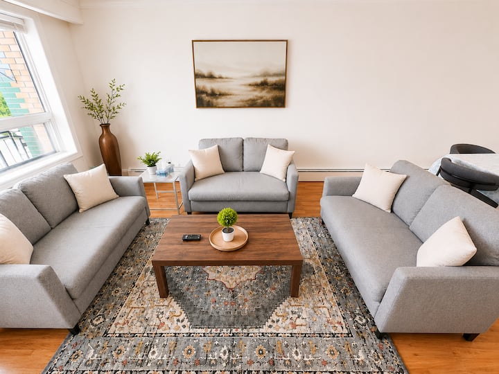 Modern & Bright 3-bed Apartment In North York - Toronto