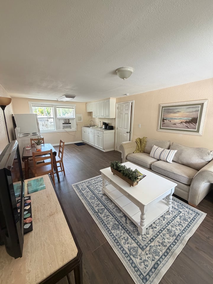 Cottage 2: Minutes To Downtown Naples & Beaches - Naples, FL