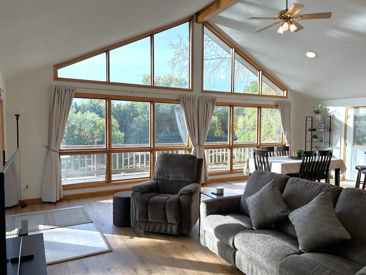 Relaxing Lake House Hideaway - Fremont, NE