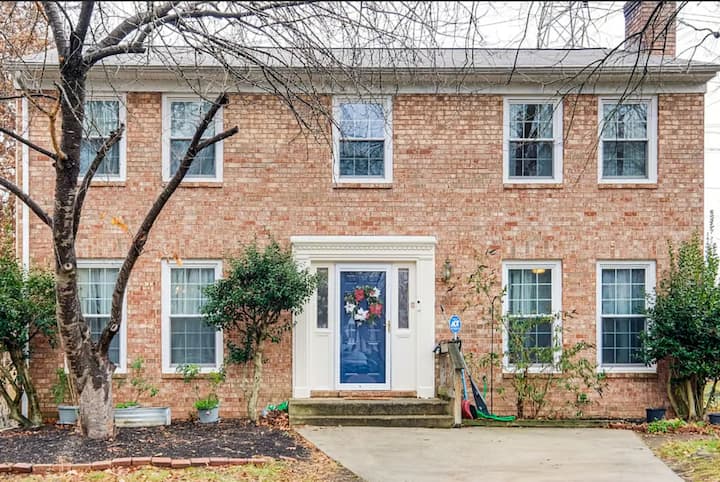 Spacious 4br Home In Woodbridge/ Extended Stays - Woodbridge, VA