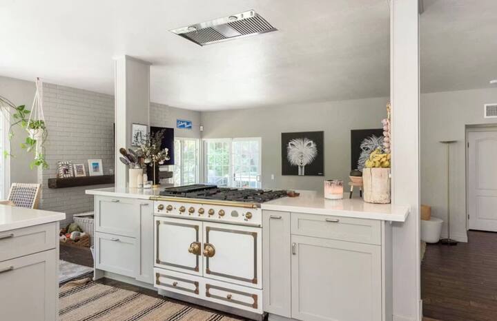 Spacious Entertaining Home Min To Beach W/ Yards - Encinitas, CA