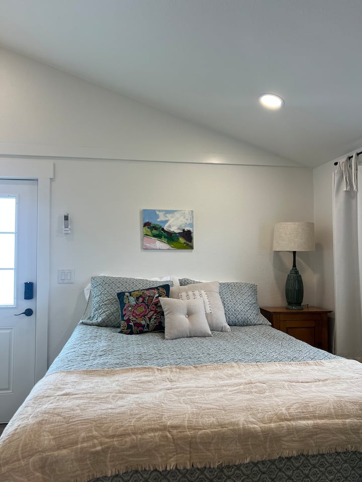 Cozy And Clean 1 Bed 1 Bath - Meridian, ID