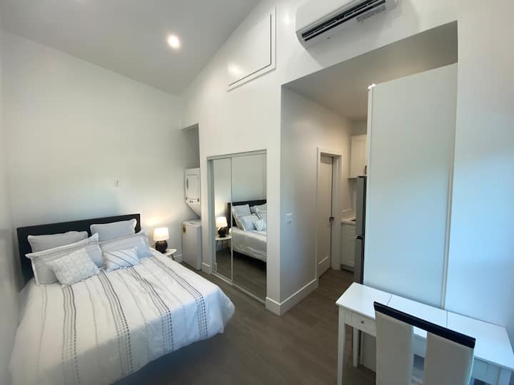 Cute Small Studio At Heart Of Warner Center - Woodland Hills - Los Angeles