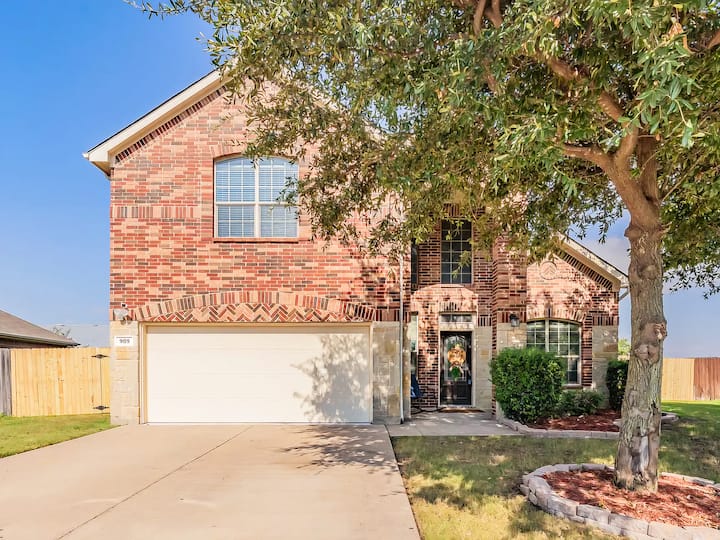Your Home Away From Home - Burleson, TX