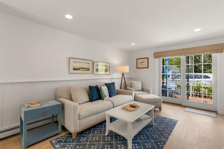 Hydrangea Lane Beach Cottage - Mashpee, MA