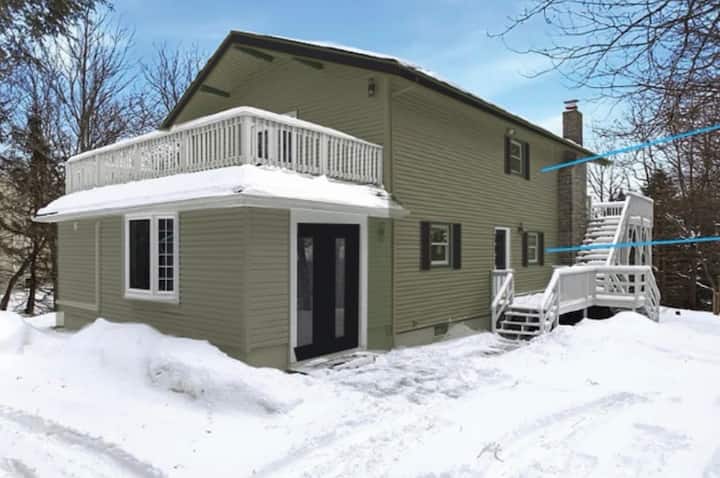 Pocono Serenity W/ Hottub & Sauna Near Kalahari - Mount Pocono, PA