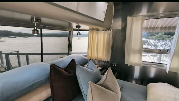 The Punt House / Luxury Airstream - Batemans Bay
