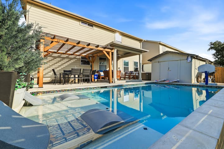 Pool Escape Nr Sea World | Hot Tub Bbq Pool Table - Lackland AFB, TX