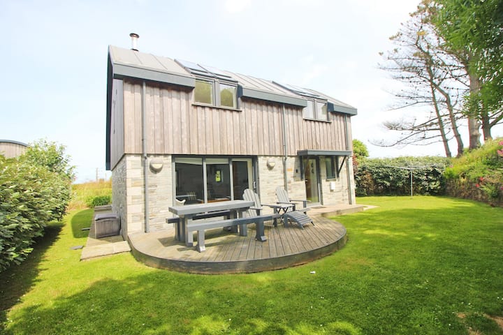 Beautiful Beach House In Cornish Coastal Village - Constantine Bay