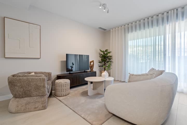 Luxury 2br In Camarate Hills | Pool & Garden - Casares