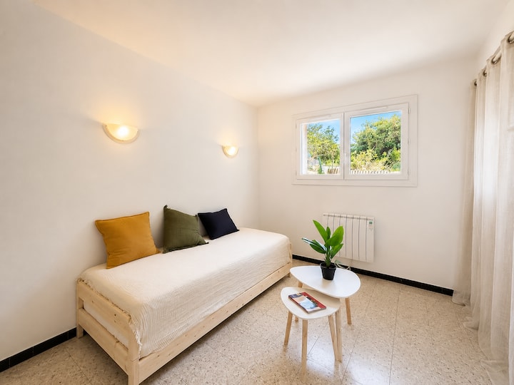 Bas De Villa Calme Avec Jardin Privatif - Plage de Hyères