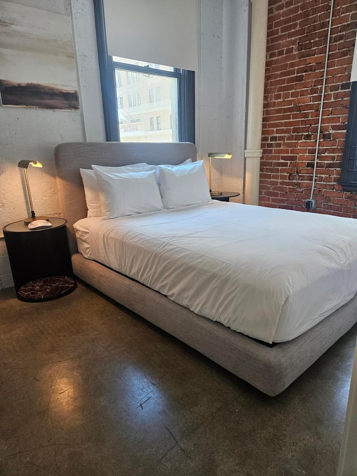 1br Queen | Winfield Lofts | Full Kitchen - Los Angeles, CA