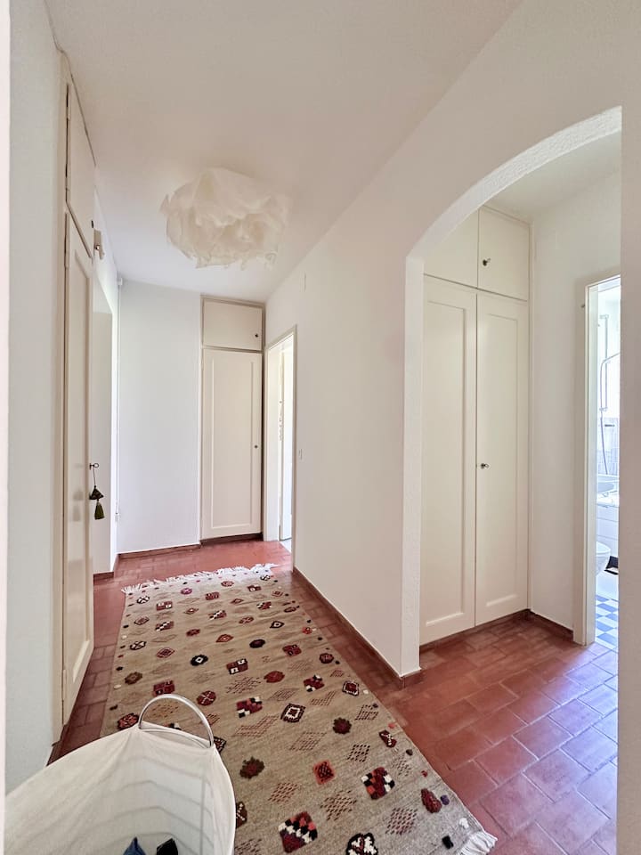 Cozy 1.5-rm Apt W/ Balcony – Steps To Heuried Pool - Zurich