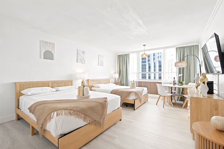 Comfy Renovated Apt W/ Bay View & Parking - Miami Beach, FL