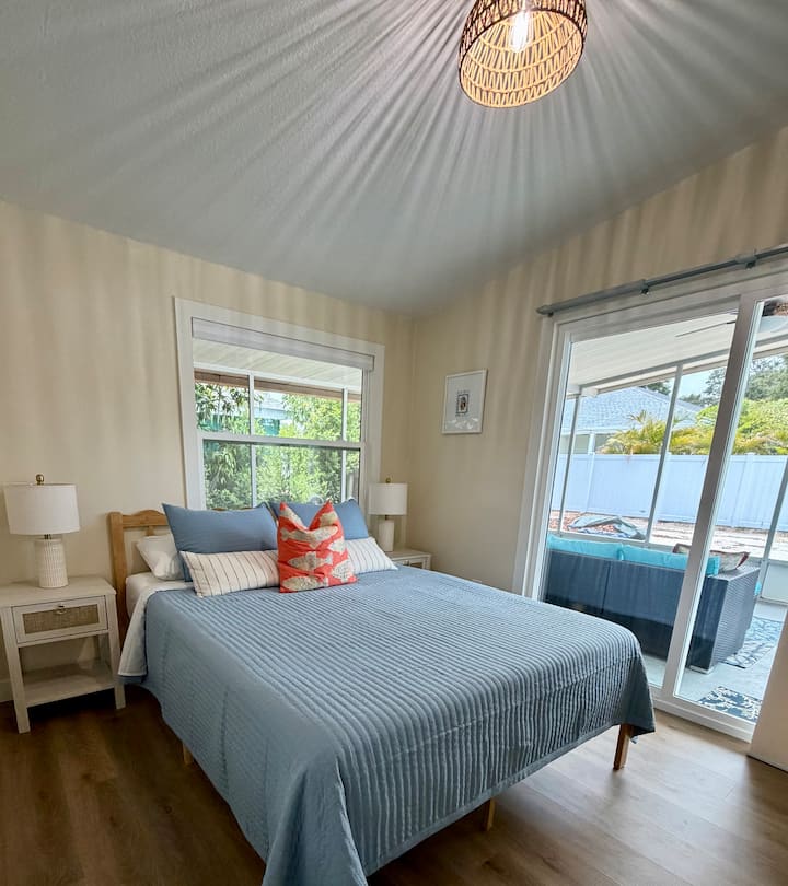 Renovated Coastal Retreat | Walk To Water | Bikes - Dunedin, FL