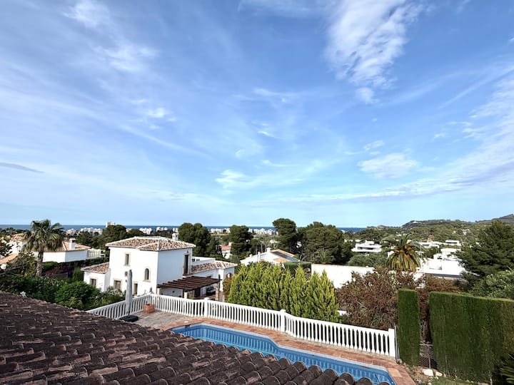Large Villa With Great Views; Close To The Arenal - Moraira