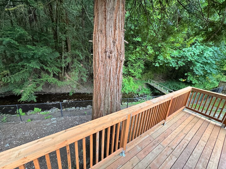 Creekside Work Friendly 1 Bedroom Cottage - Bremerton, WA