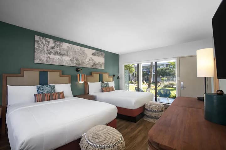 Beachcomber | Courtyard Queen | Poolside Stay - St. Pete Beach, FL