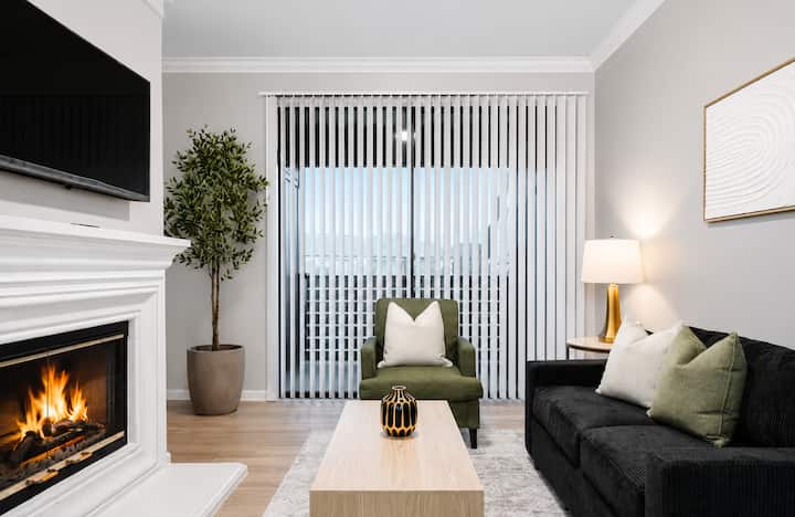 Elegant 1br Getaway | Pool, Gym & Balcony - Dallas, TX