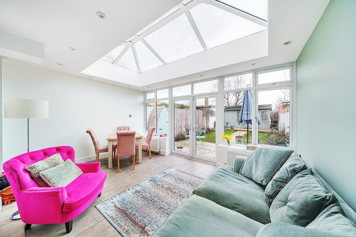 Beautiful Family Home With Garden & Parking - Twickenham