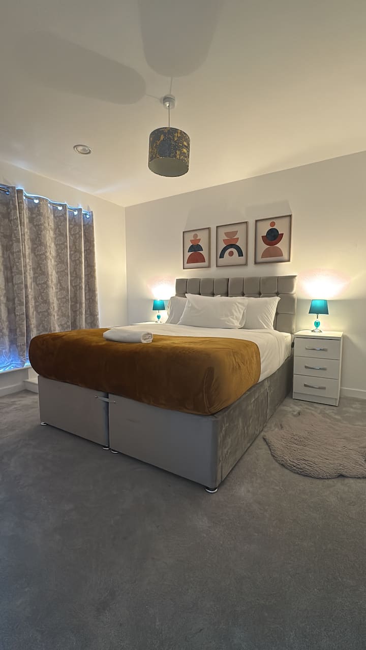 Guest Favourite Large 4 Bed Home In Prime Location - 
