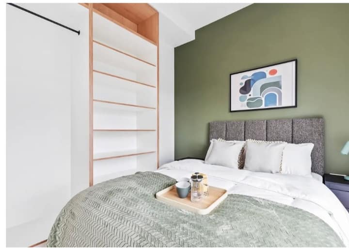 Luxury 1 Bed Apartment - Excellent Location - Brentford