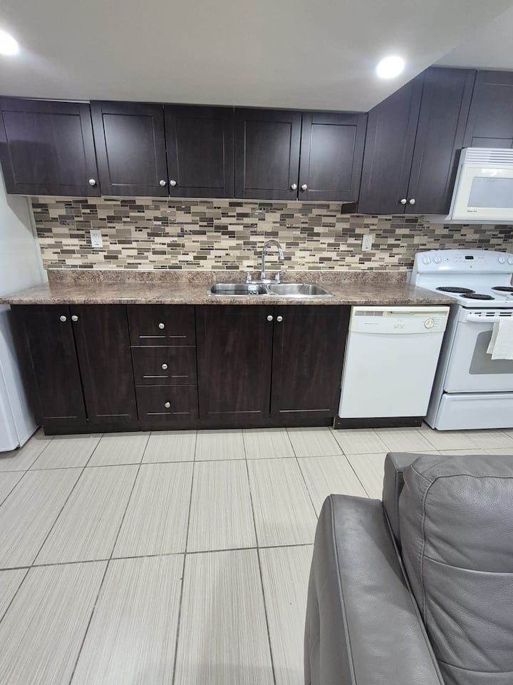Deluxe 2-bedroom Basement (Min Stay 30 Days) - Gatineau