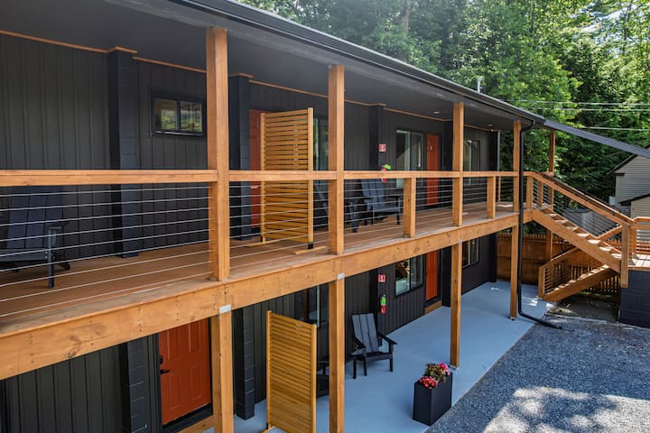 Lake George King Suite | Walk To Shops & Dining - Lake George, NY